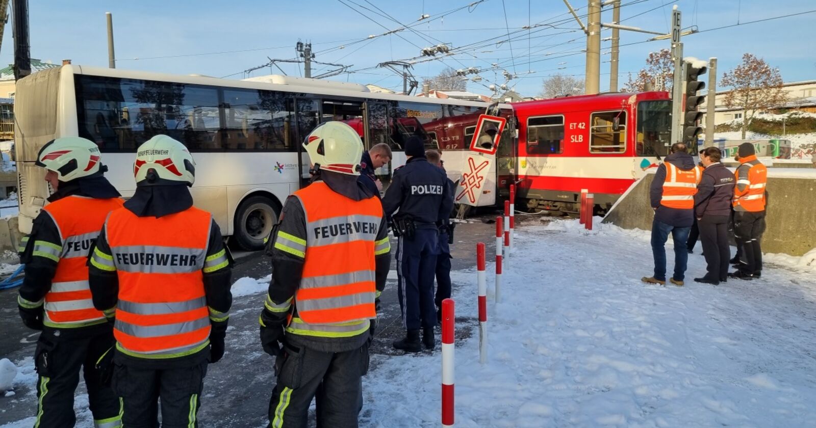 Bus Kollidierte In Der Stadt Salzburg Mit Garnitur Der Lokalbahn SN at