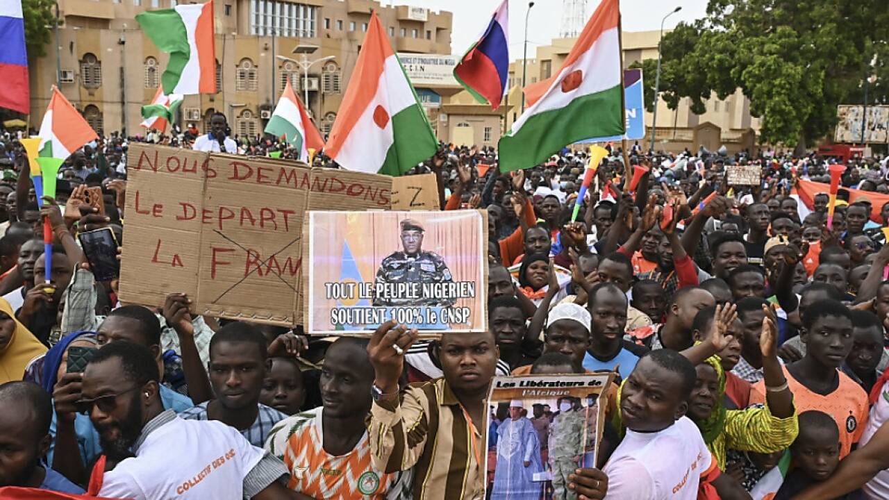Putschisten im Niger wollen drei Jahre an der Macht bleiben | SN.at